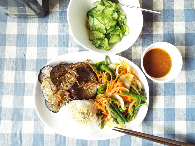 なすのしょうが炒め、中華野菜炒め、きゅうりヌクチャム: 好日